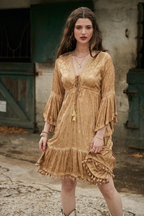 Vestido Corto Boho Dorado Manga Campana Detalle Dorado Moda al Por Mayor